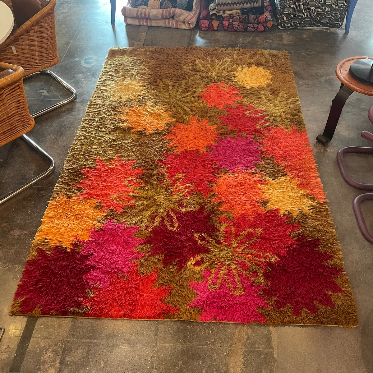 1970’s Floral Shag Rug - 5’6” x 8’7” – CANDID HOME